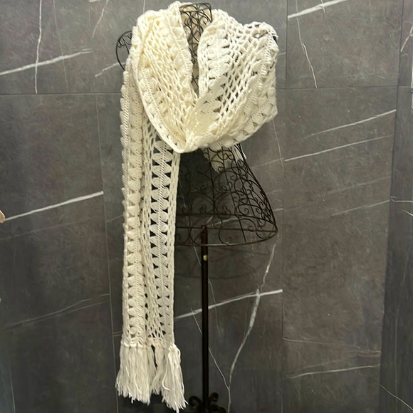 Accessories | Long White Scarf About 10 In Length And 21 In Width ...